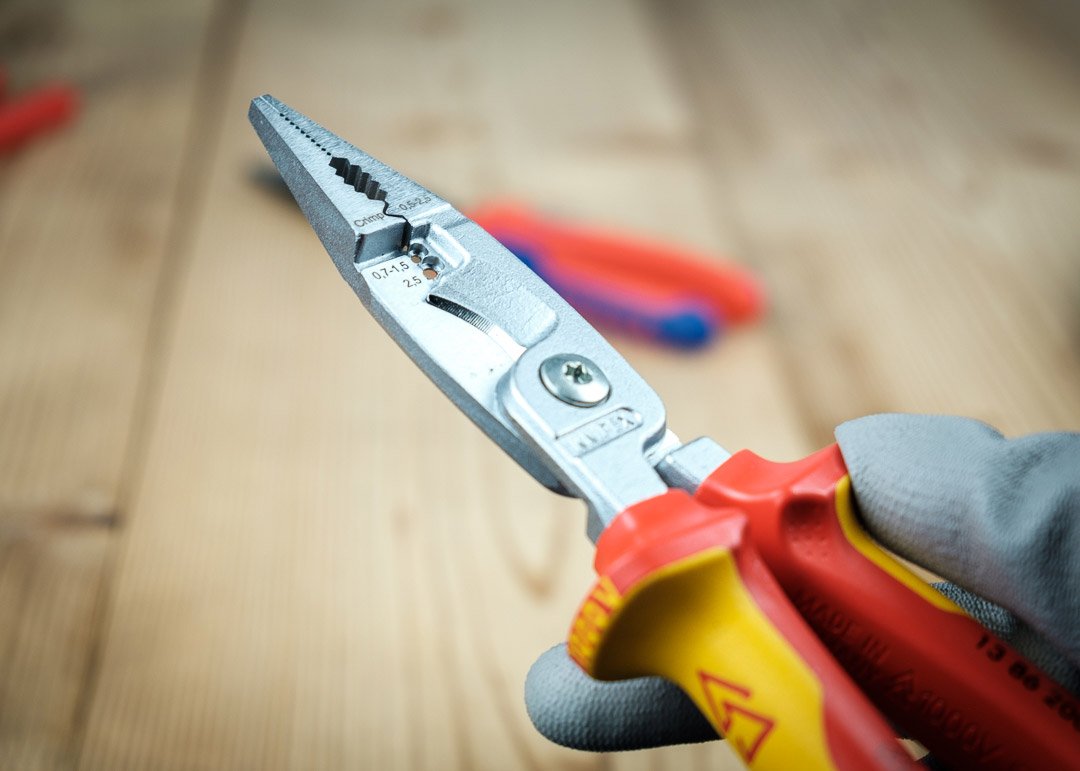Alicate para instalaciones eléctricas aislados con fundas ...